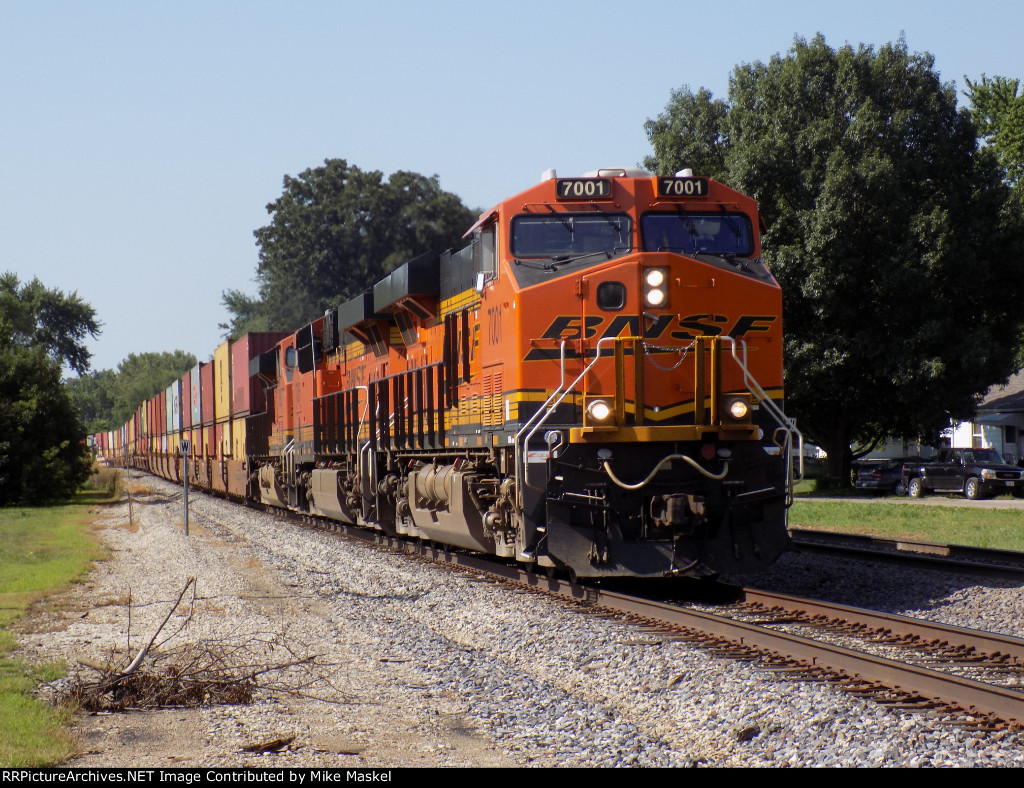 BNSF 7001